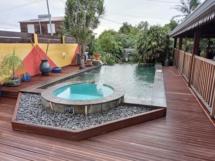 Maison Familiale De Vacances Avec Piscine - Saint Pierre