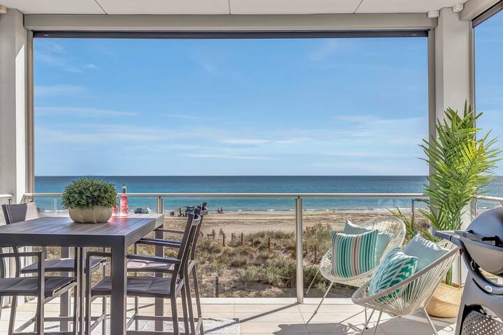Hamptons-inspired Waterfront Living On Moana Beach - McLaren Vale