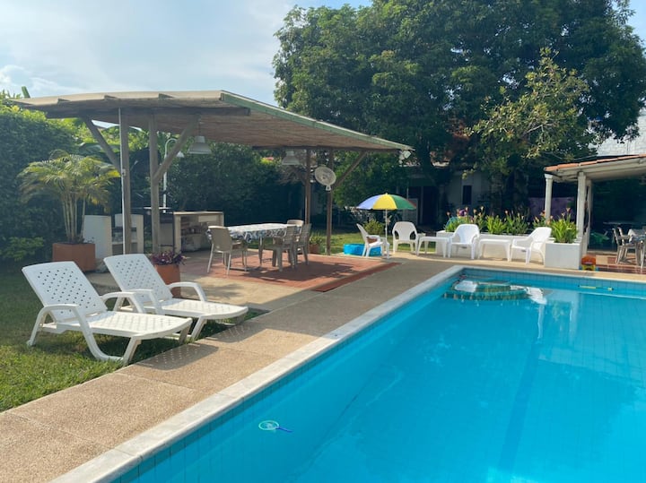 Hermosa Villa Con Piscina Privada Y Pérgola - Cundinamarca