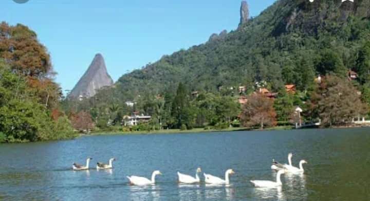 Charmosa Casinha De Madeira Com Estacionamento - Teresópolis