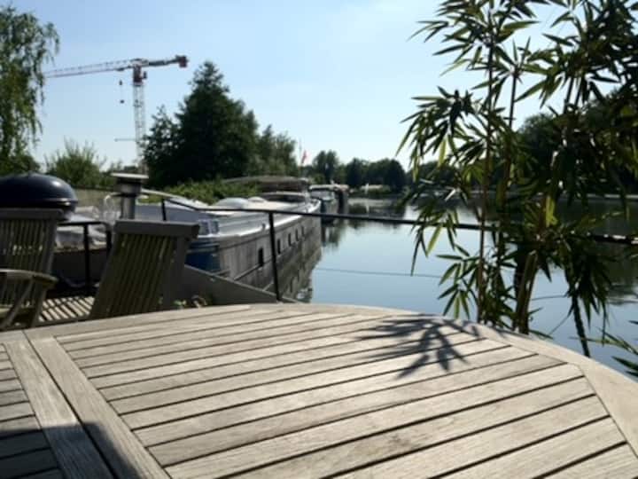 Delightfull 2 Bedroom Houseboat With Parkingspace - Schoten