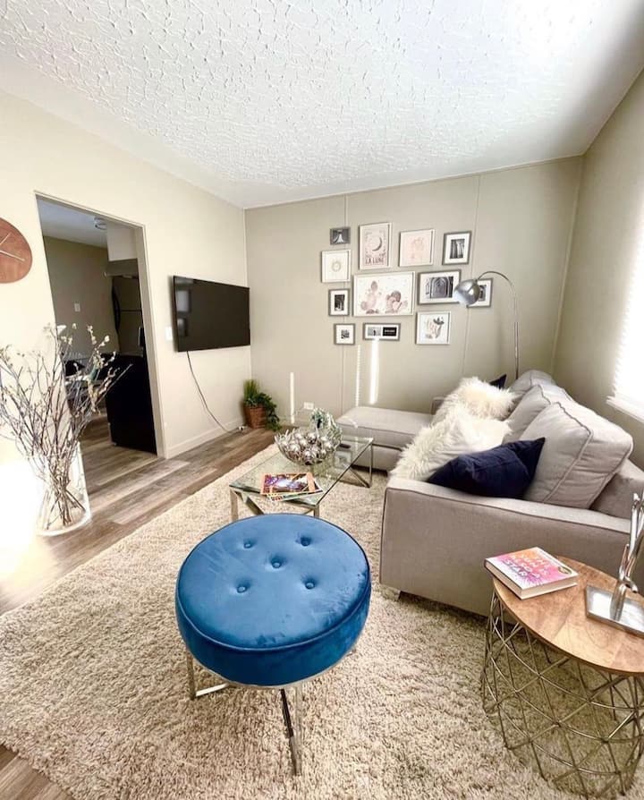 Meet Madison ~ Dog-friendly Gem Near 17 Ave Sw - Calgary