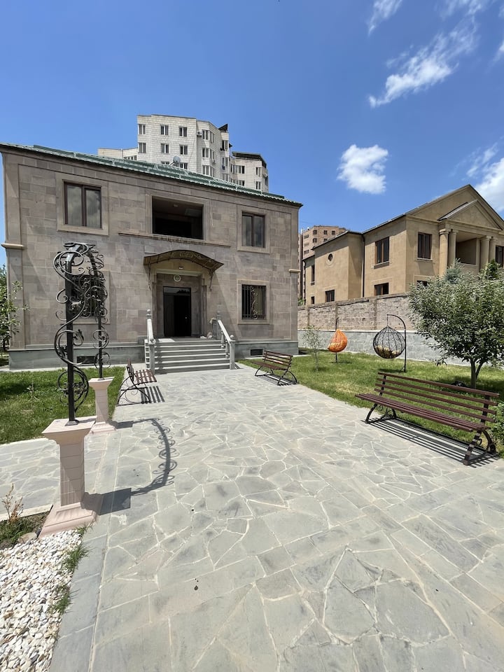 Erevan Magnifique Villa Avec Toutes Les Commodités - Armenien