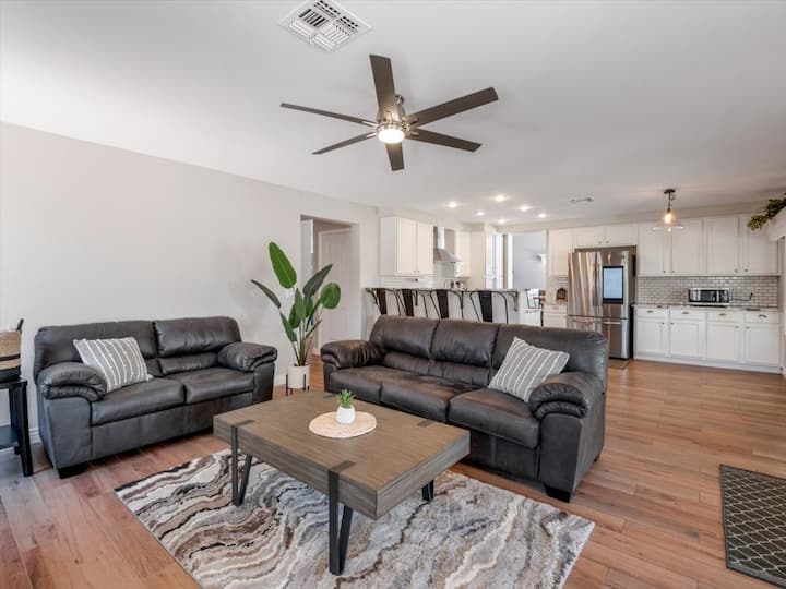 Fun 5br Escape Home W/pool Oasis & Big Play Yard - Peoria, AZ