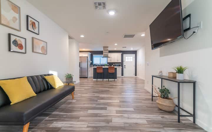 Modern 3br W/private Putting Green In Quiet Suburb - Phoenix