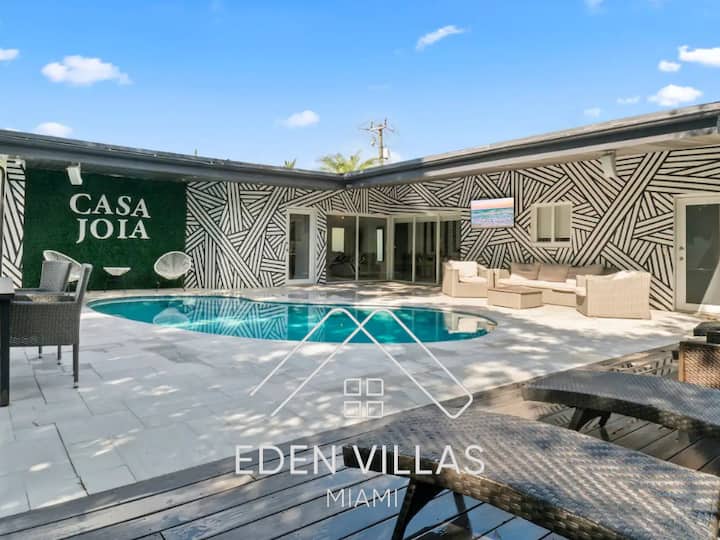 Casa Joia | Heated Pool | 15m Beach | 5m To Shul - North Miami Beach, FL