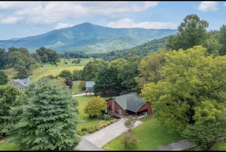 Gatlinburg / Pigeon Forge City Only 7 Miles - Wears Valley