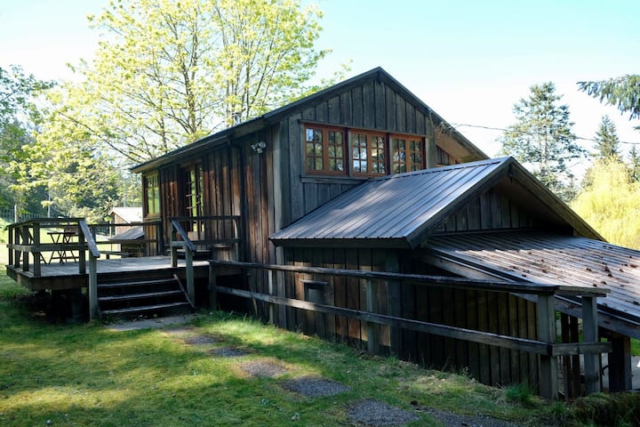 A Slice Of Paradise  Butterstone Farm Cottage - Salt Spring Island