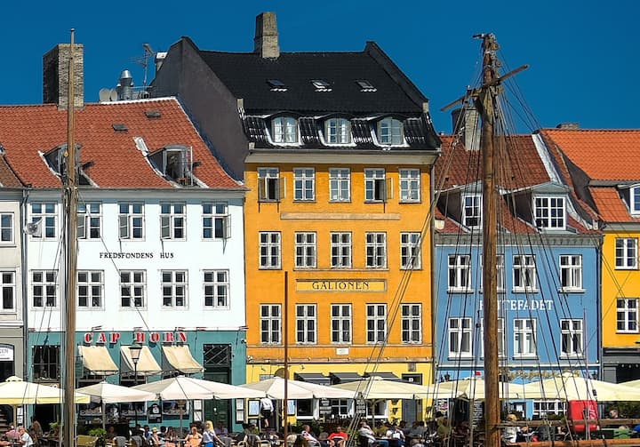 Copenhagen, Nyhavn  - Sightseeing And Shopping - Copenhagen