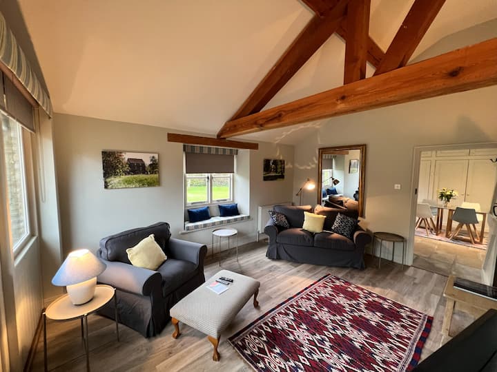 One Bed Garden Property On Rural Estate - Malmesbury