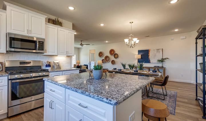 Stylish And Spacious In Northlake By Tempd - Roanoke, TX