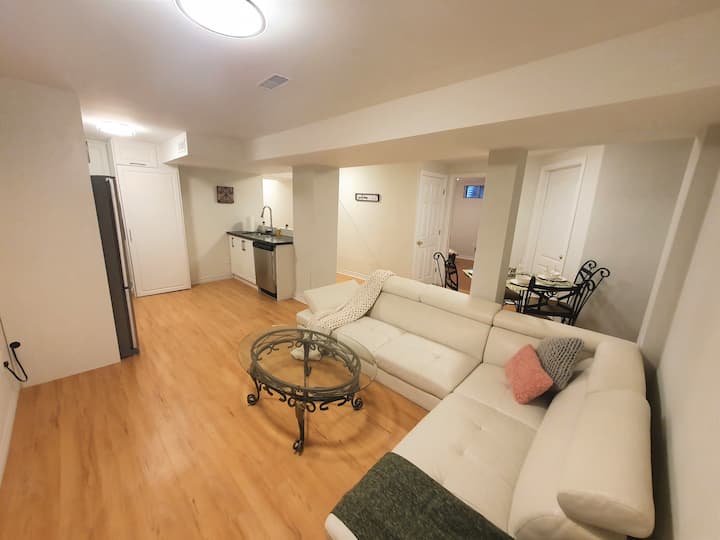 Modern Private 2br Unit Minutes Walk To Yonge St - Vaughan