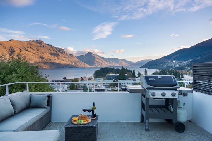 Villa Awa | Lake Views,bbq,fireplace, Free Parking - Queenstown, New Zealand