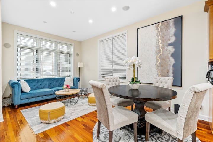 Spacious Duplex - 4bd/3ba - Sleeps 12! - Chicago