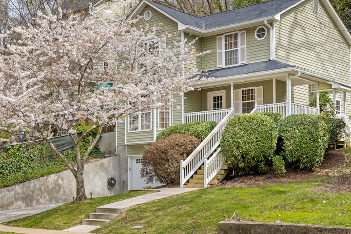 Northshore Nest - True Walking Distance - Sleeps 8 - Chattanooga, TN