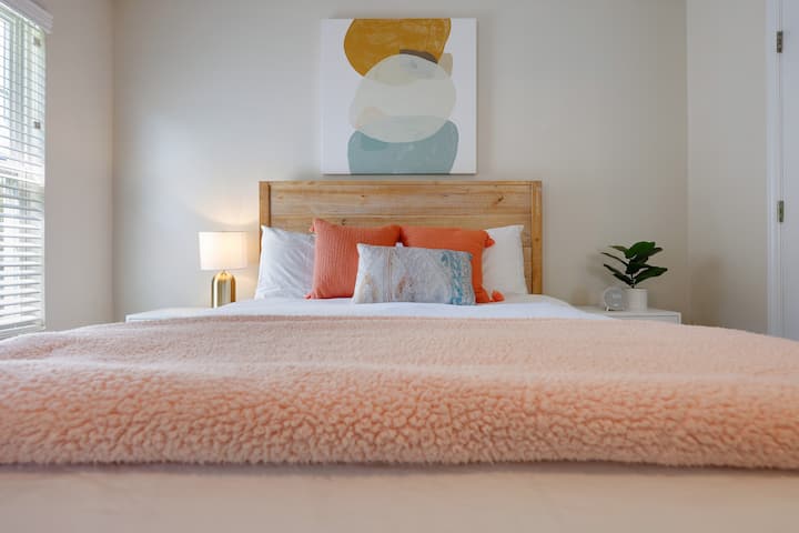 Charming Winston Getaway Near Dt & Wfu - Lewisville, NC