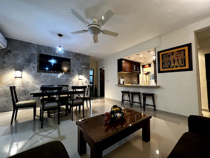 Stylish Hotel Zone Retreat ~ Beach ~ 2 Pools ~ Pkg - Puerto Vallarta