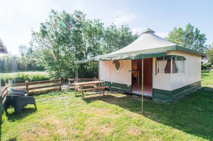 Pagode Ii Dans La Nature - Rochefort, France
