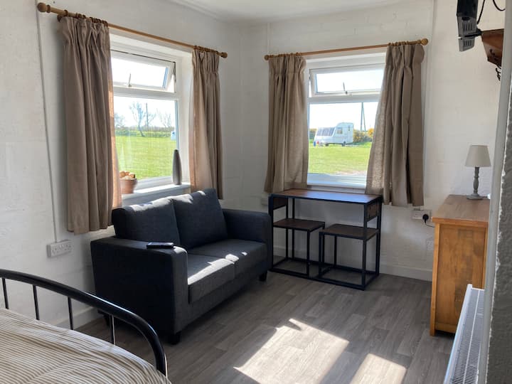 One Room Annex On A Coastal Campsite In Llyn - Llŷn Peninsula