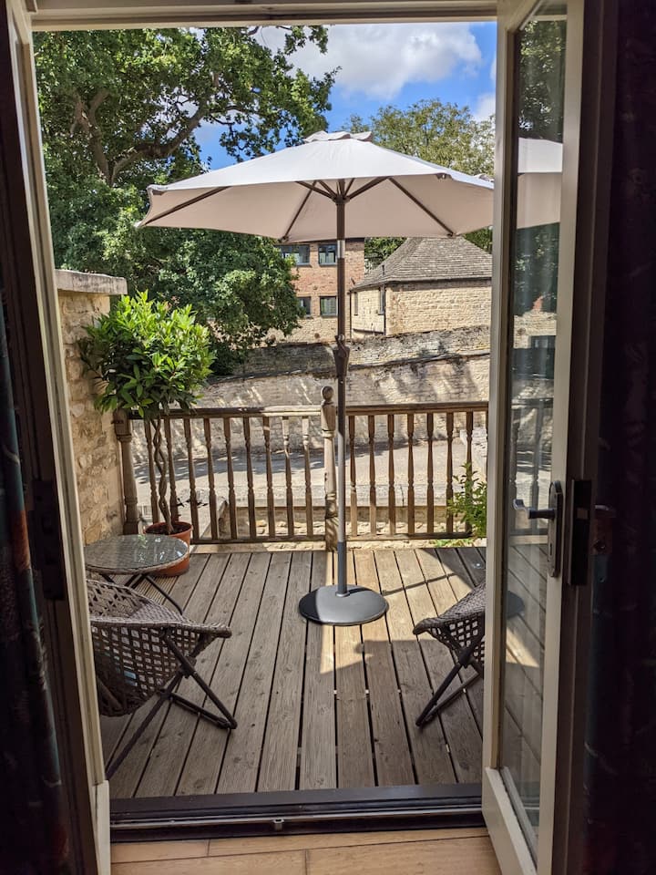 Executive 1 Bed Town House In Central Stamford. - Stamford