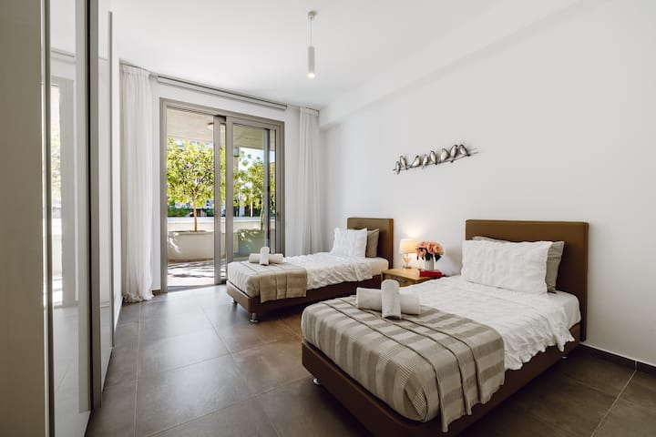 Elysia Park 2 Bedroom Luxury Apartment With Pool - Paphos