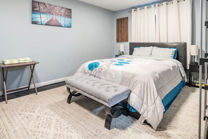 Ensuite By The Creek: Private Room W/private Bath - Middletown, OH