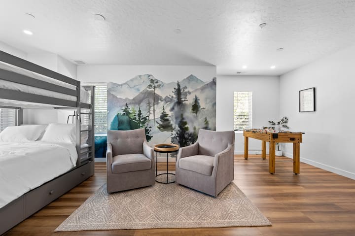 Urban Chalet | Downtown Slc | 2 Car Garage - Salt Lake City, UT