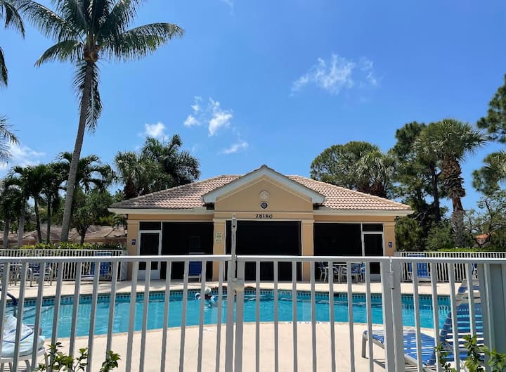 Floridian Fun Townhouse With Community Pool - Bonita Springs, FL
