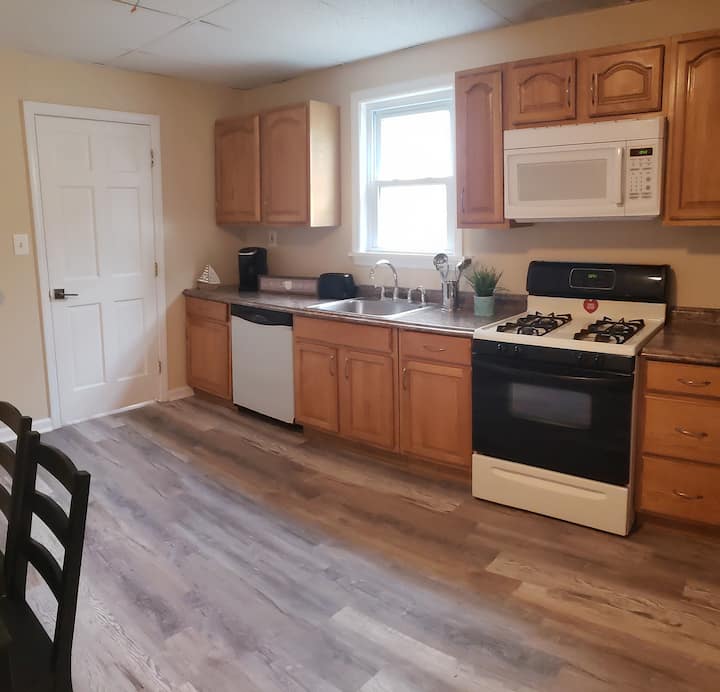 2 Bedroom, Walk To Beach & Boardwalk ! (Apt. 1r) - Avalon, NJ