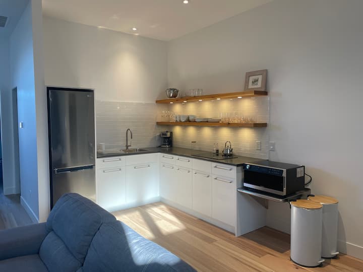 Francis Lake House - Lakefront Studio Suite - Kelowna