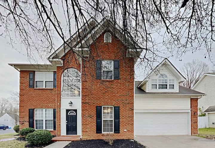 4bd3bath Spacious Family Home 10min From Uptown! - Midland, NC