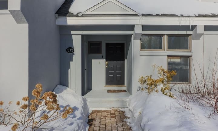 Bright 3b/2.5b Stratton Condo- Amazing Location! - Stratton, VT