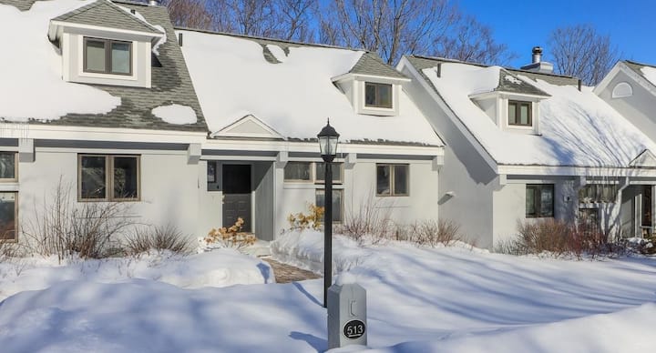 Bright 3b/2.5b Stratton Condo- Amazing Location! - Stratton, VT