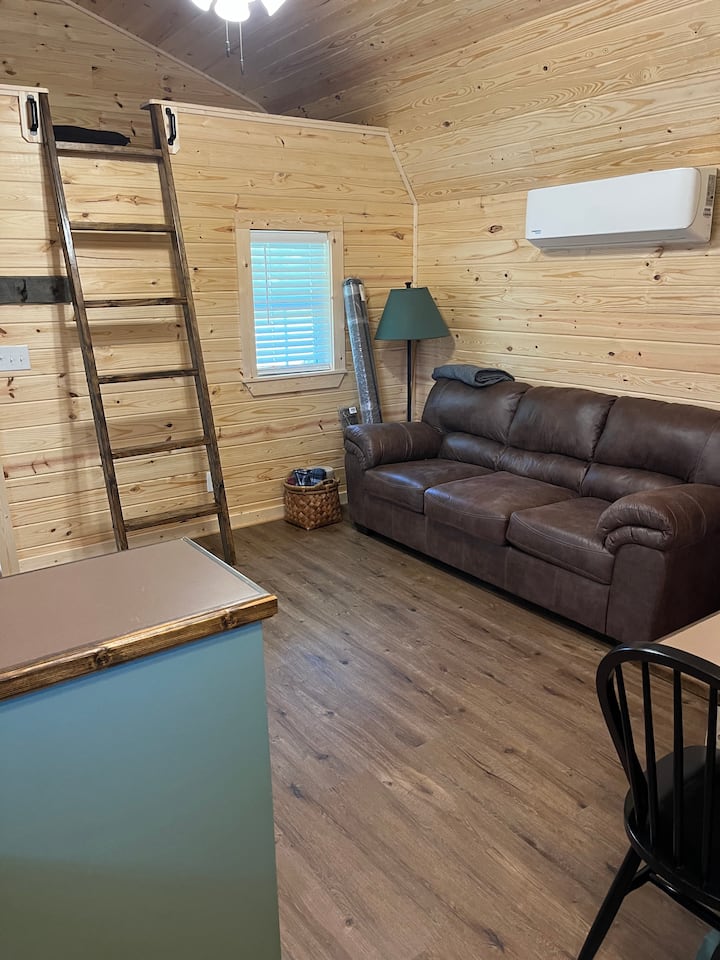 Lone Star Cabin - Hooks, TX