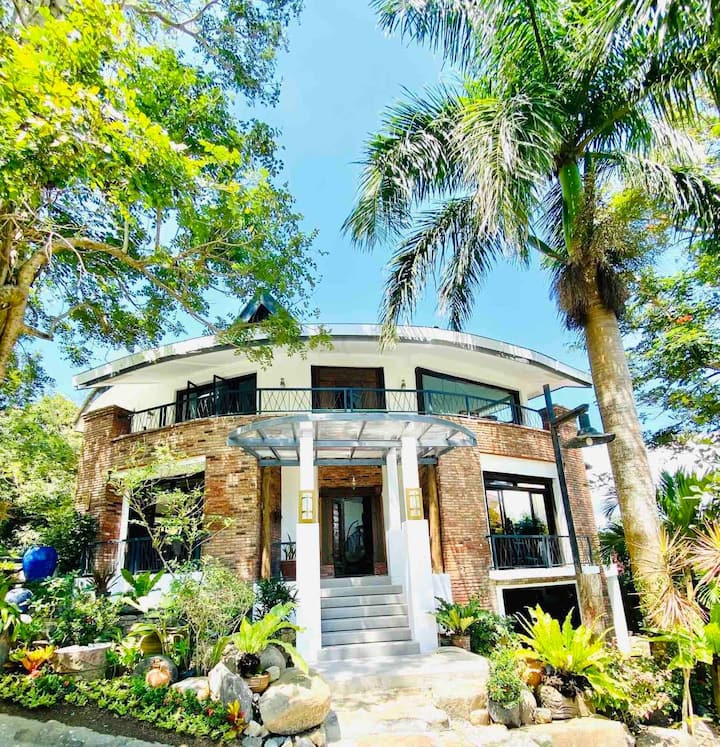 Tagaytay Canyon Woods 
Holiday Vacation - Lemery