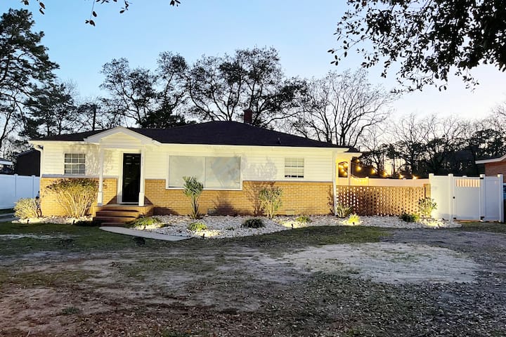Cheerful 3-bedroom Ocean Retreat W/ Fire Pit - Myrtle Beach, SC