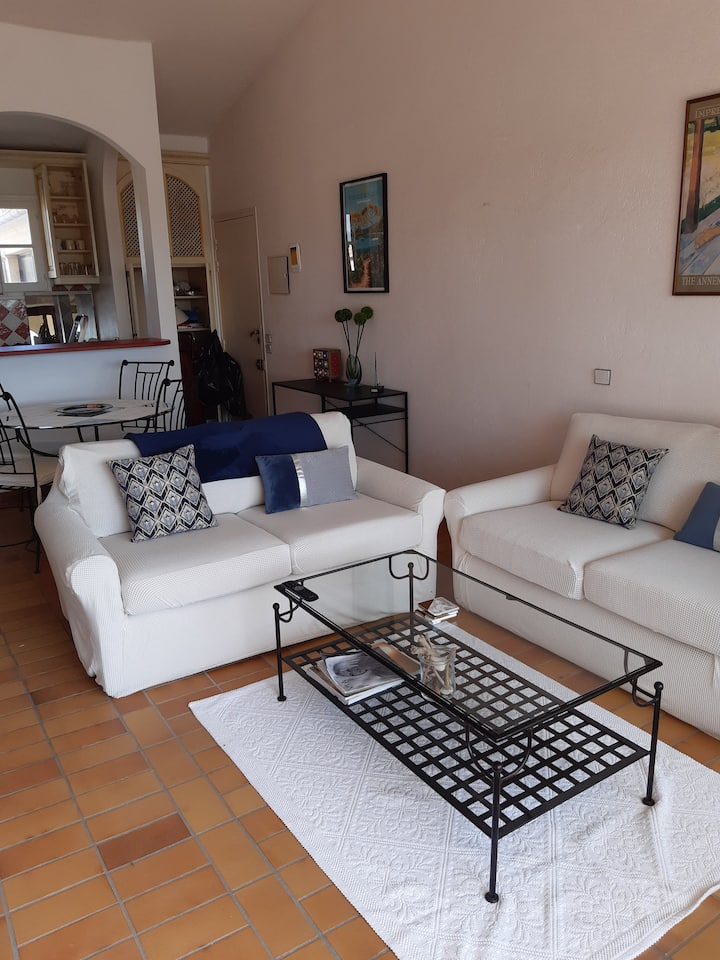 Charming 2 Bedroom Apartment - Cogolin Plage