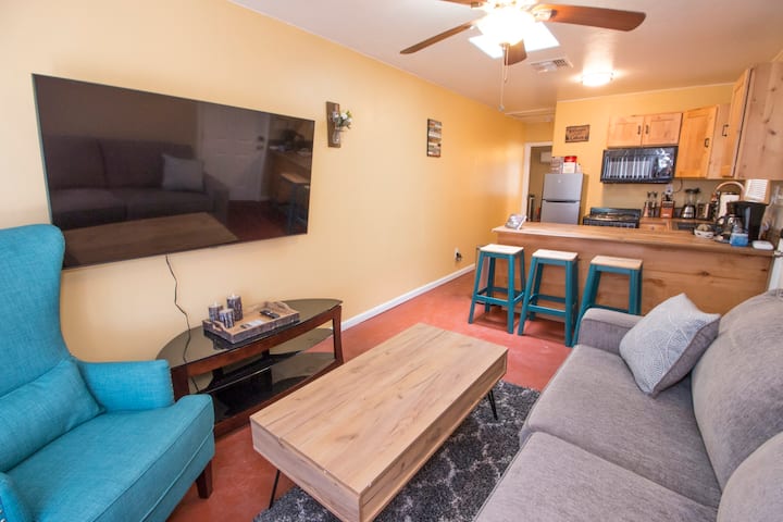 The Cozy Guest House Cabin Themed! Pet Friendly! - Tucson, AZ
