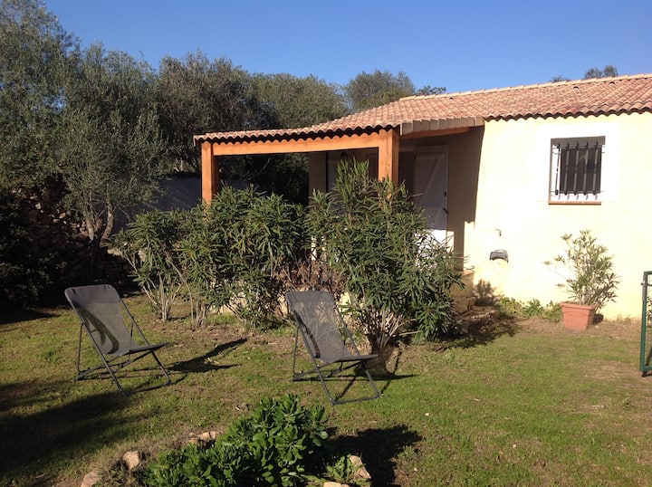 Petite Villa Avec Jardin
4 Personnes - Figari
