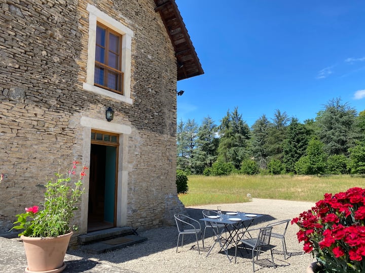 Maison Confortable Et Calme, 2 Chambres - Bourgoin-Jallieu