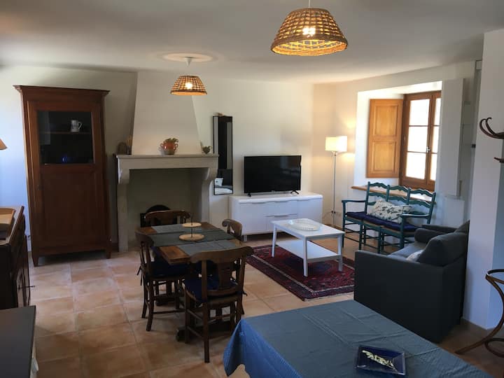 Maison Confortable Et Calme, 2 Chambres - L'Isle-d'Abeau
