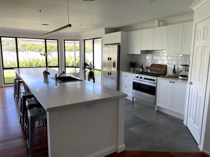 Spacious Modern 4 Bed Home In Bowral - Bowral