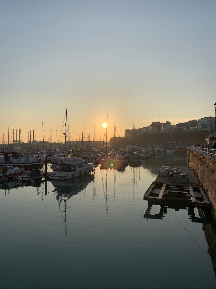 Sunny 2 Bed Flat, Seconds From Beach And Harbour - Broadstairs