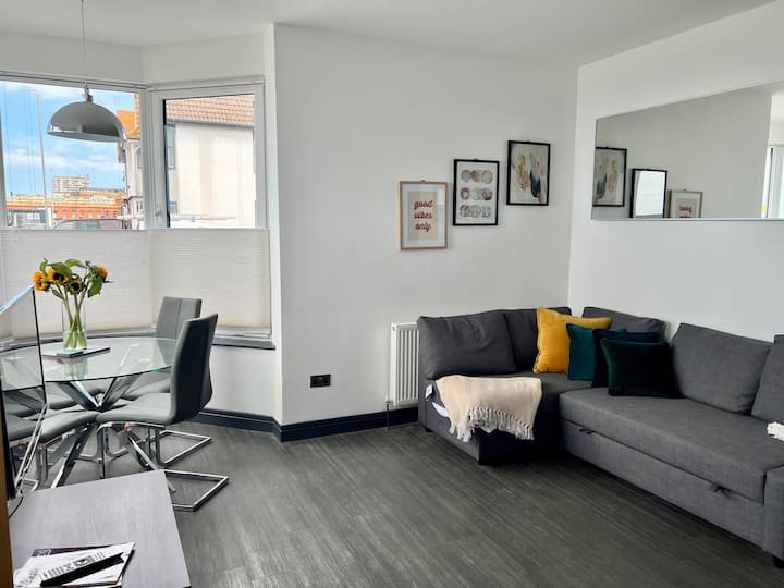 The Seafront Apartment | Westbrook Bay Beach - Westgate-on-Sea