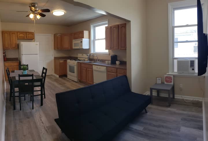 2 Bedroom, Walk To Beach, Boardwalk, Shops. Apt 2r - Stone Harbor, NJ