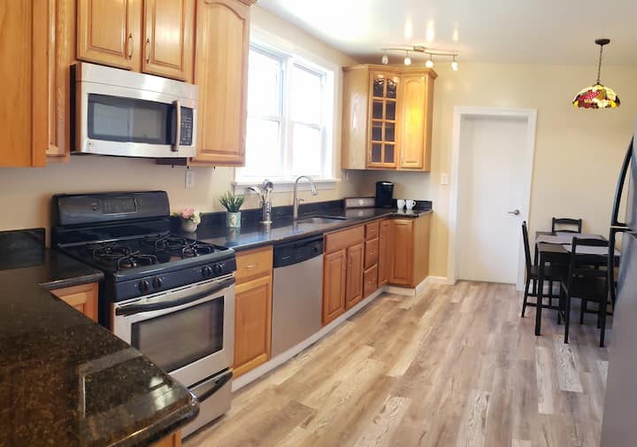 4 Bedroom 2 Bath, Walk To Beach & Boardwalk - Wildwood
