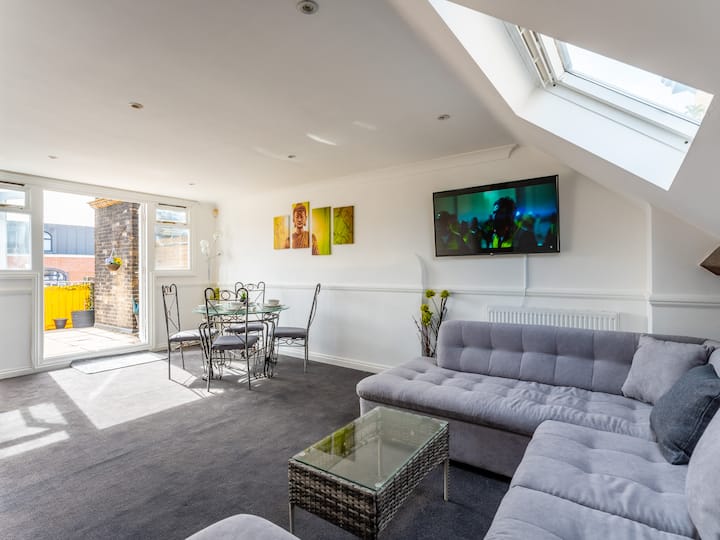 Roof Terrace Two Bedroom Apartment - Walk To Beach - Mudeford