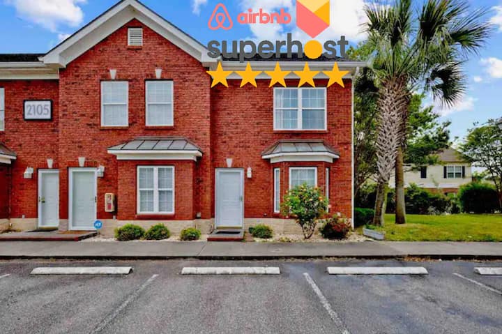 Myrtle Beach Townhouse, Short Walk To The Beach - Myrtle Beach, SC