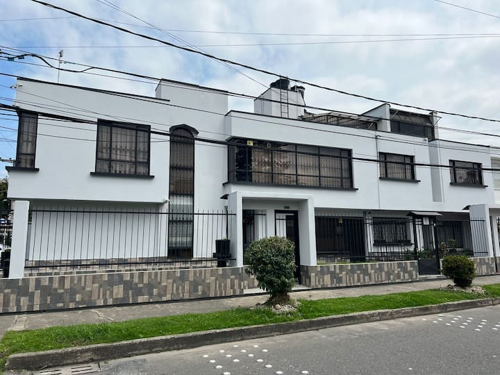 Casa Familiar Ideal, Cerca Del Aeropuerto - Colombia
