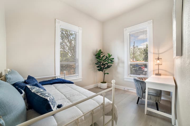 🌻Fresh Open 3 Bedroom Home Near Downtown And Lake - Lodi, CA